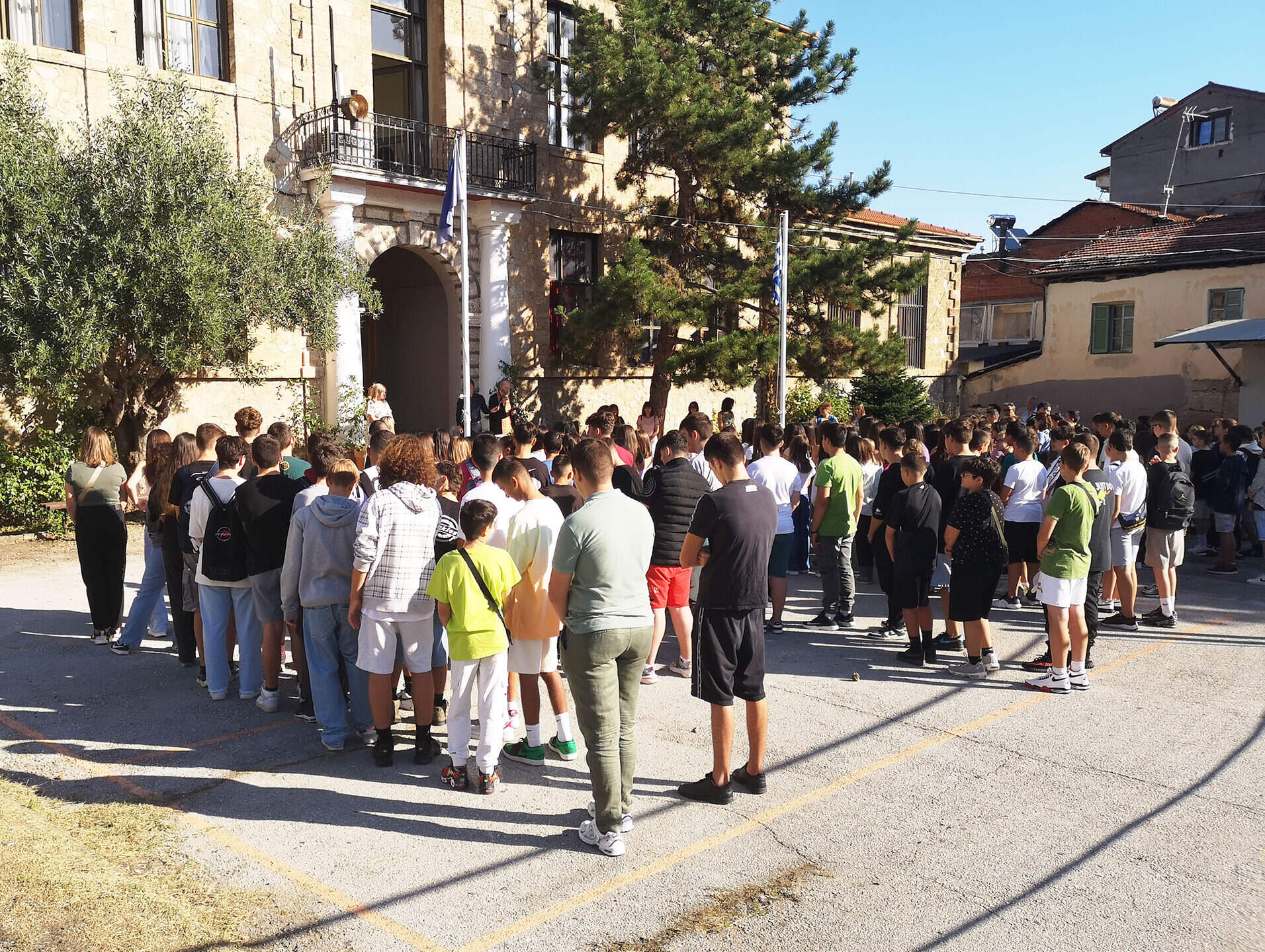 ΕΝΑΡΞΗ ΣΗΜΕΡΑ ΤΗΣ ΝΕΑΣ ΣΧΟΛΙΚΗΣ ΧΡΟΝΙΑΣ- ΒΙΝΤΕΟ