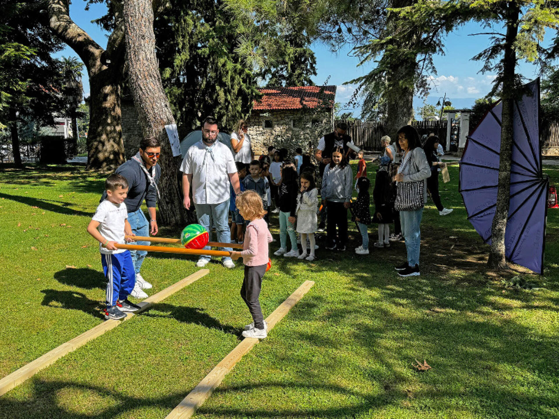 ΜΕ ΠΟΛΥ ΔΙΑΣΚΕΔΑΣΗ ΣΤΟ ΠΑΡΚΟ ΑΝΟΙΞΕ ΤΗ ΝΕΑ ΟΔΗΓΙΚΗ ΧΡΟΝΙΑ ΤΟ ΣΕΟ ...