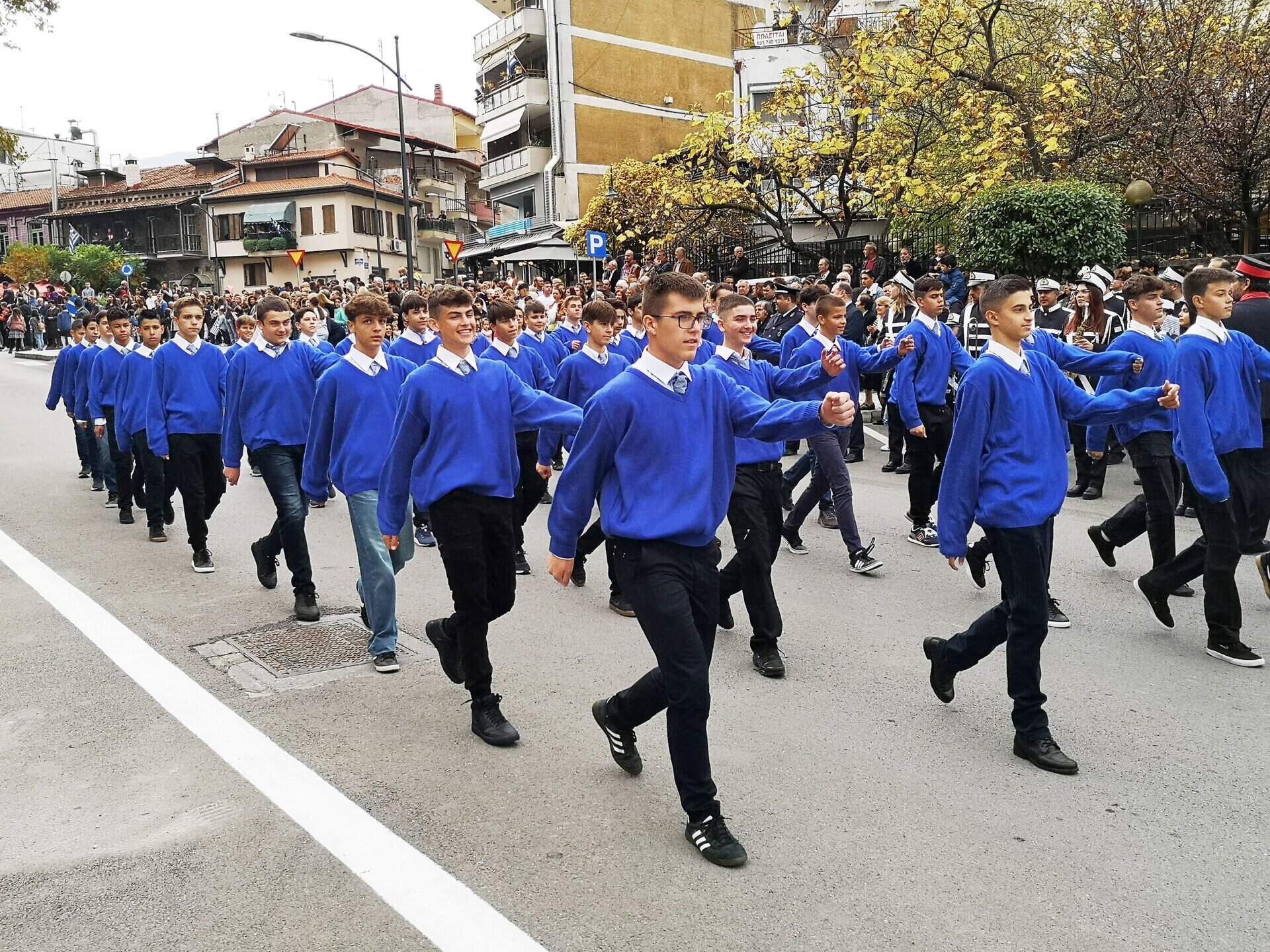 ΠΕΡΗΦΑΝΑ ΠΑΡΗΛΑΣΑΝ ΤΑ ΝΙΑΤΑ ΜΑΣ ΣΤΗ ΝΑΟΥΣΑ - ΒΙΝΤΕΟ