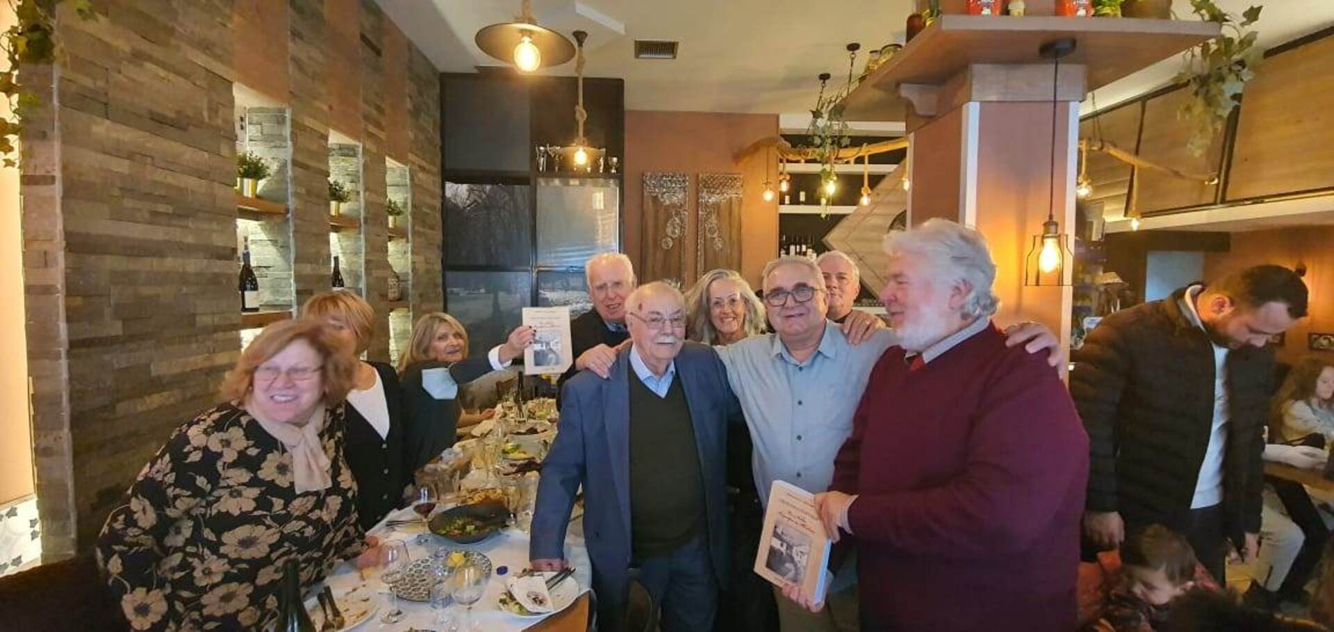 Μανώλης Βαλσαμίδης: ΜΙΑ ΩΡΑΙΑ ΟΙΚΟΓΕΝΕΙΑΚΗ ΣΥΝΑΞΗ