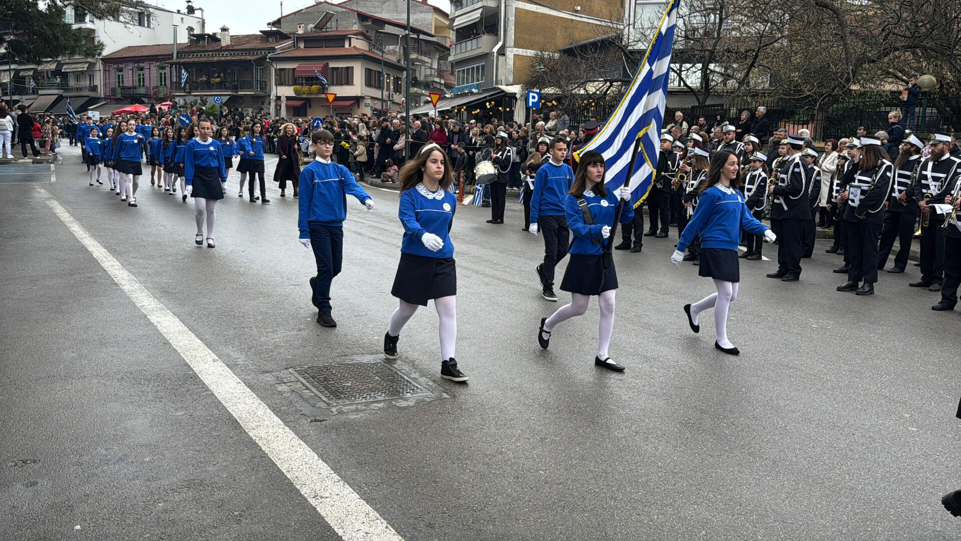 Ο ΚΑΙΡΟΣ ΚΡΑΤΗΣΕ ΚΑΙ ΧΑΡΗΚΑΜΕ ΤΗΝ ΠΑΡΕΛΑΣΗ ΤΗΣ 25Η ΜΑΡΤΙΟΥ ΣΤΗ ΝΑΟΥΣΑ ...