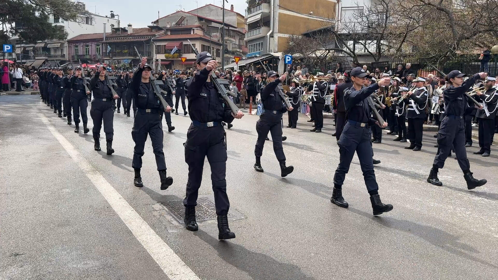 Ο ΚΑΙΡΟΣ ΚΡΑΤΗΣΕ ΚΑΙ ΧΑΡΗΚΑΜΕ ΤΗΝ ΠΑΡΕΛΑΣΗ ΤΗΣ 25Η ΜΑΡΤΙΟΥ ΣΤΗ ΝΑΟΥΣΑ ...