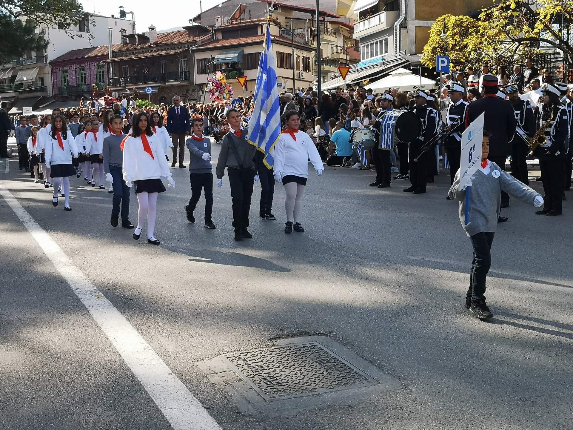 Η ΠΑΡΕΛΑΣΗ ΤΗΣ 28ΗΣ ΟΚΤΩΒΡΙΟΥ ΣΤΗ ΝΑΟΥΣA - ΒΙΝΤΕΟ