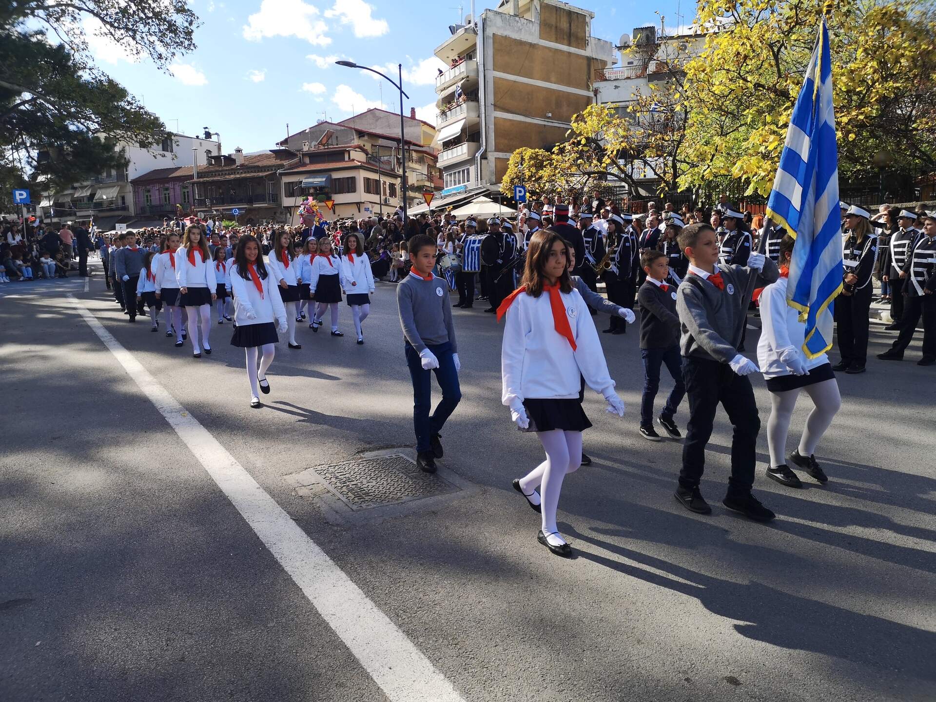 Η ΠΑΡΕΛΑΣΗ ΤΗΣ 28ΗΣ ΟΚΤΩΒΡΙΟΥ ΣΤΗ ΝΑΟΥΣA - ΒΙΝΤΕΟ