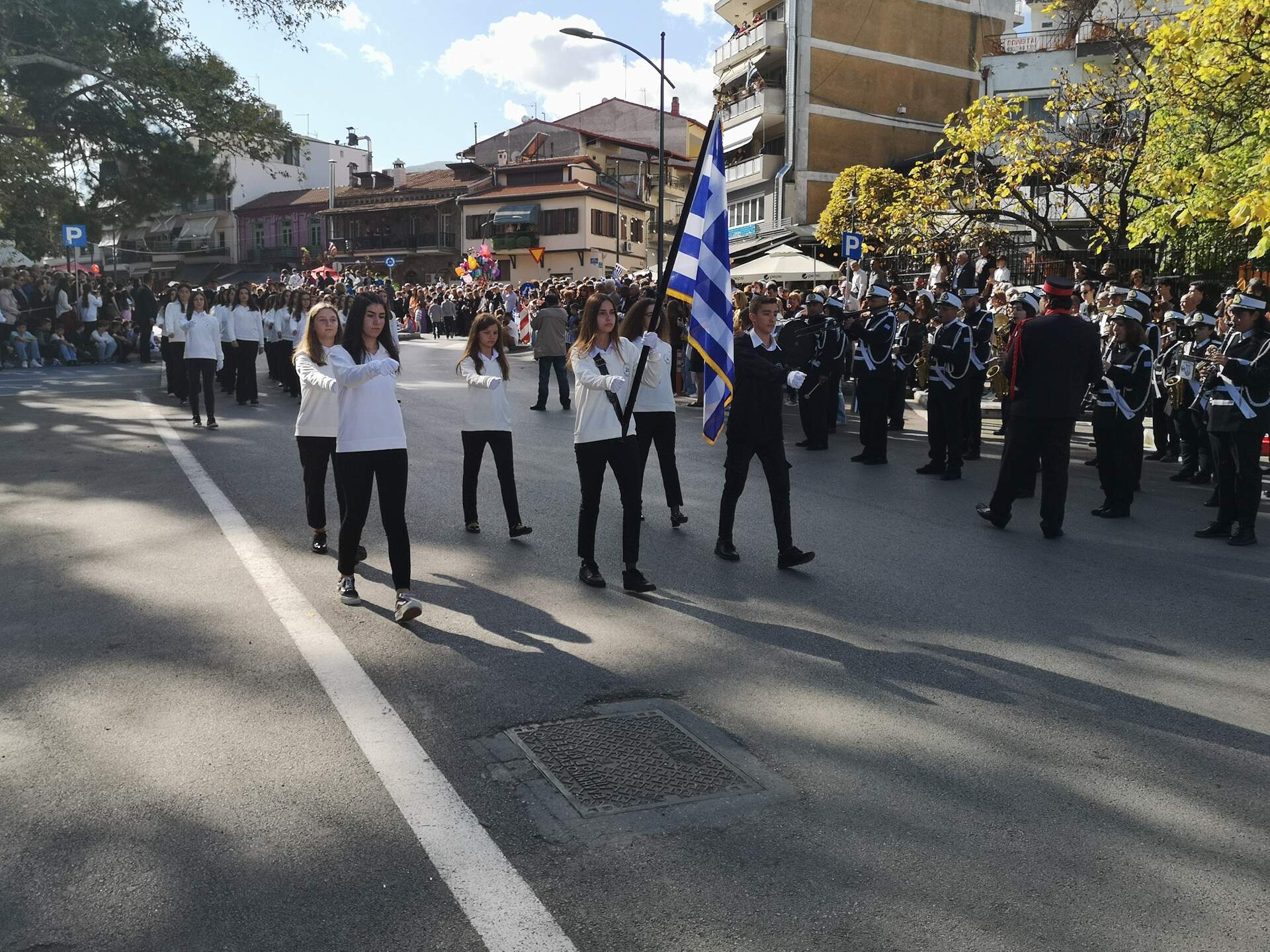 Η ΠΑΡΕΛΑΣΗ ΤΗΣ 28ΗΣ ΟΚΤΩΒΡΙΟΥ ΣΤΗ ΝΑΟΥΣA - ΒΙΝΤΕΟ
