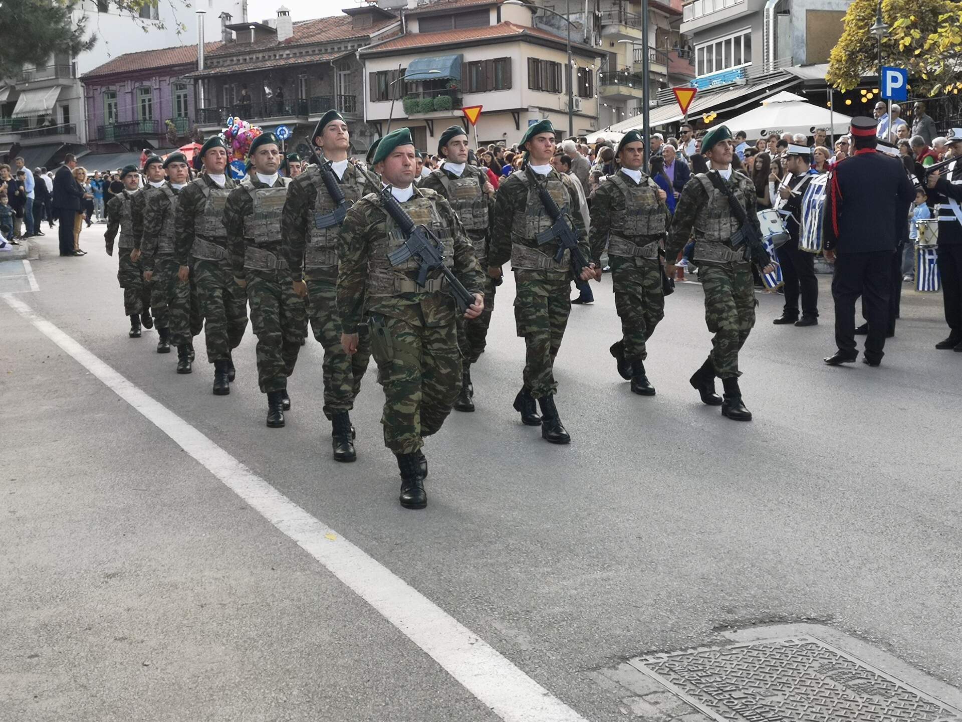 Η ΠΑΡΕΛΑΣΗ ΤΗΣ 28ΗΣ ΟΚΤΩΒΡΙΟΥ ΣΤΗ ΝΑΟΥΣA - ΒΙΝΤΕΟ