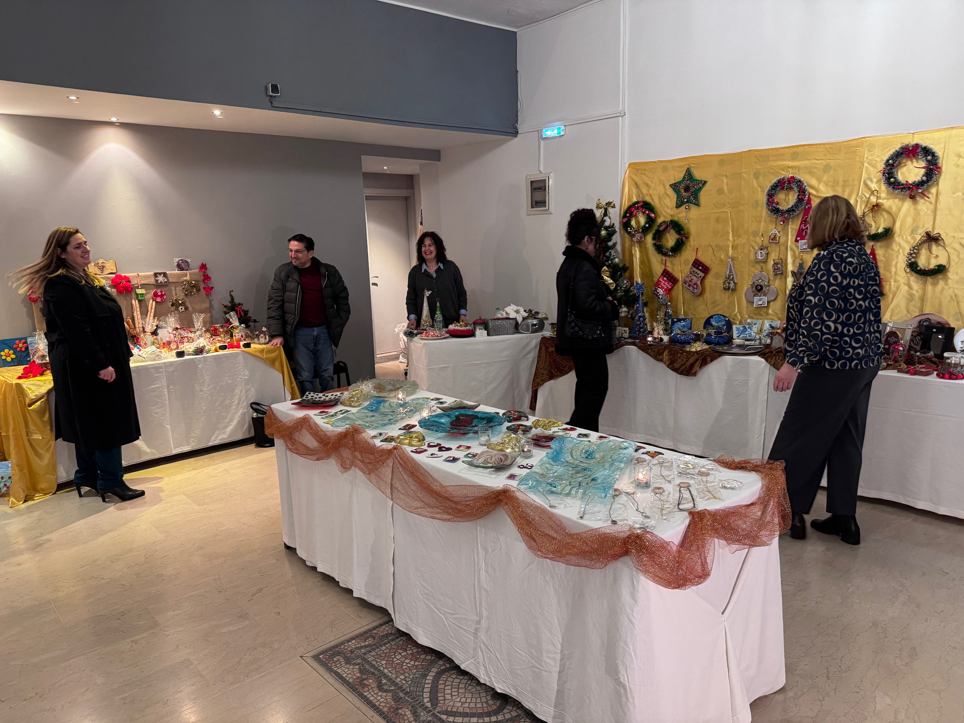 Εντυπωσιακό το Χριστουγεννιάτικο Bazaar από τους ηλικιωμένους του ...