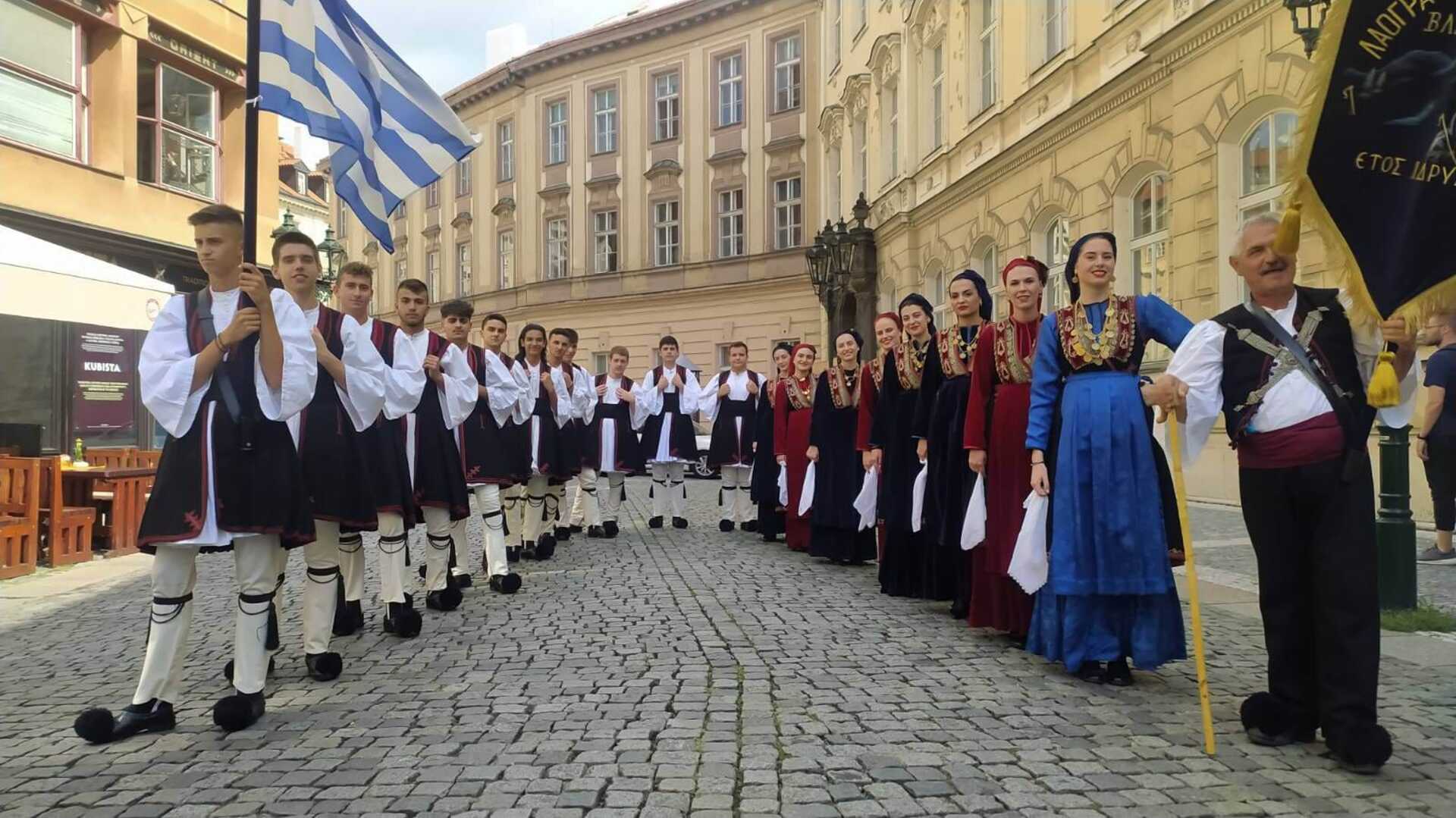 Εντυπωσιακή εμφάνιση των Βλάχων μας σε Φεστιβάλ Παραδοσιακών Χορών στην ...