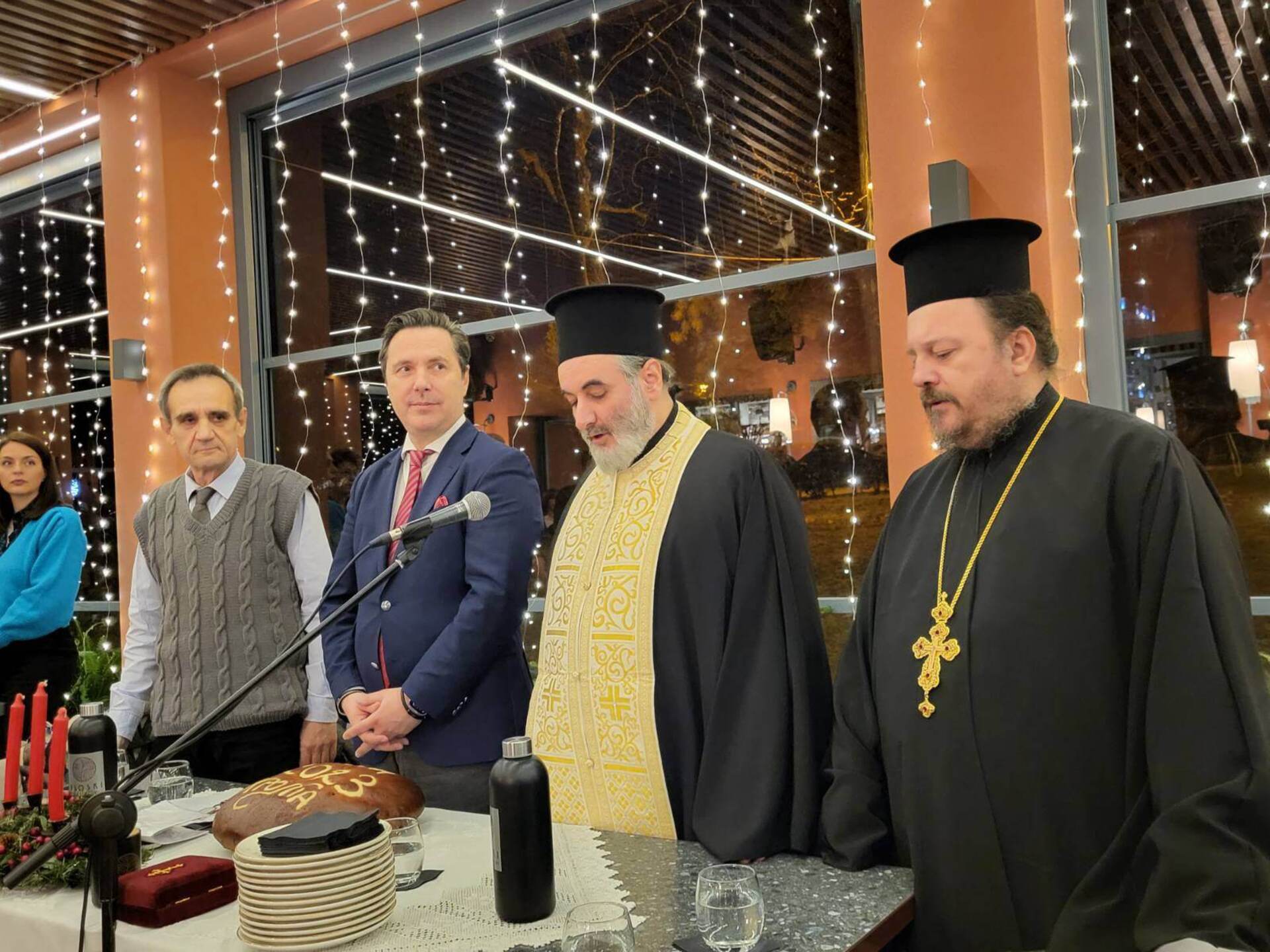 Με αισιόδοξα μηνύματα από το Δήμαρχο η κοπή της πίτας του Δημοτικού ...