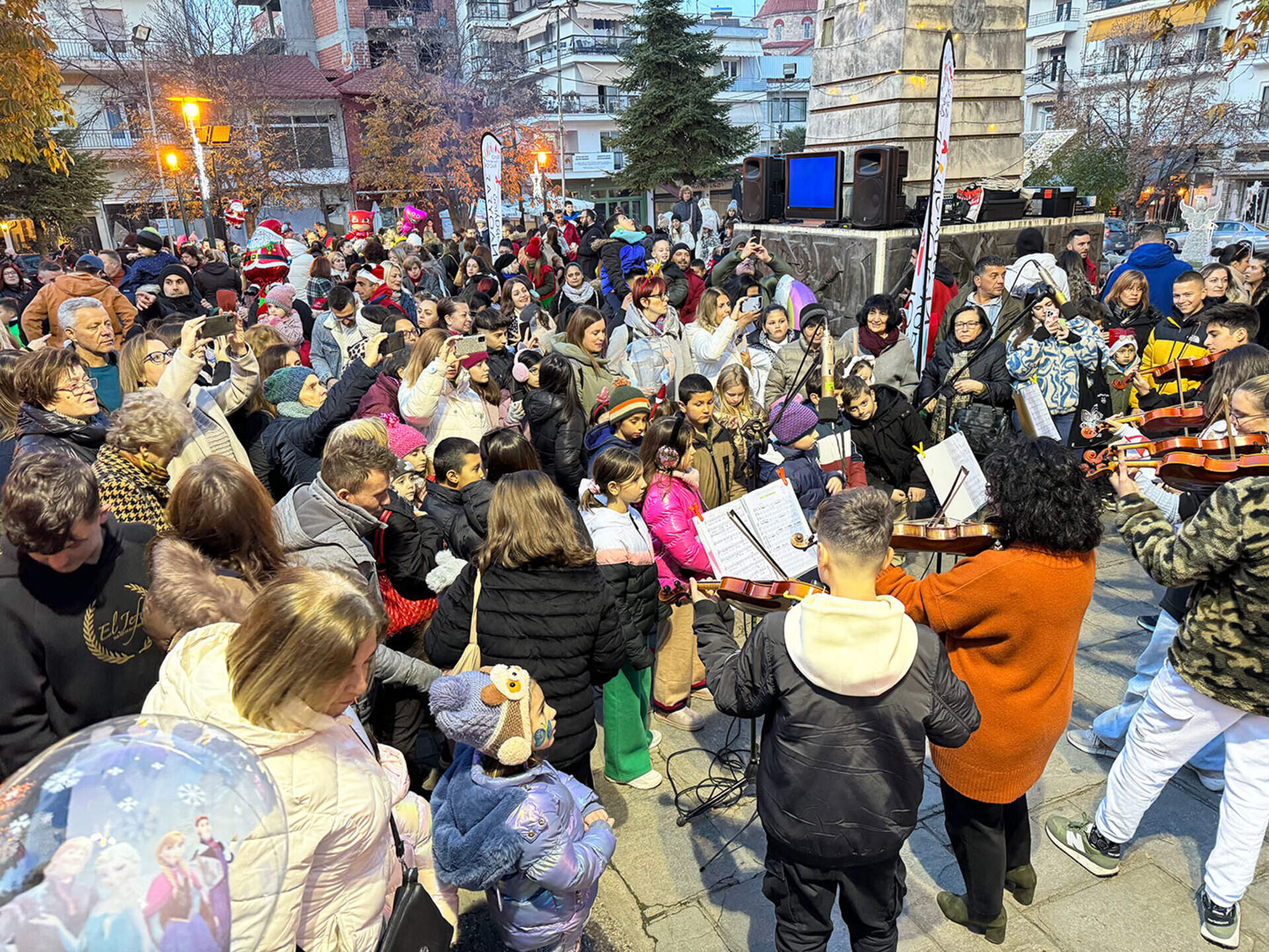 Η ΄ΓΙΟΡΤΗ ΤΩΝ ΞΩΤΙΚΩΝ' ΑΠΌ ΤΟΥΣ ΄ΦΙΛΟΥΣ ΤΟΥ ΚΑΡΝΑΒΑΛΙΟΥ' - ΒΙΝΤΕΟ