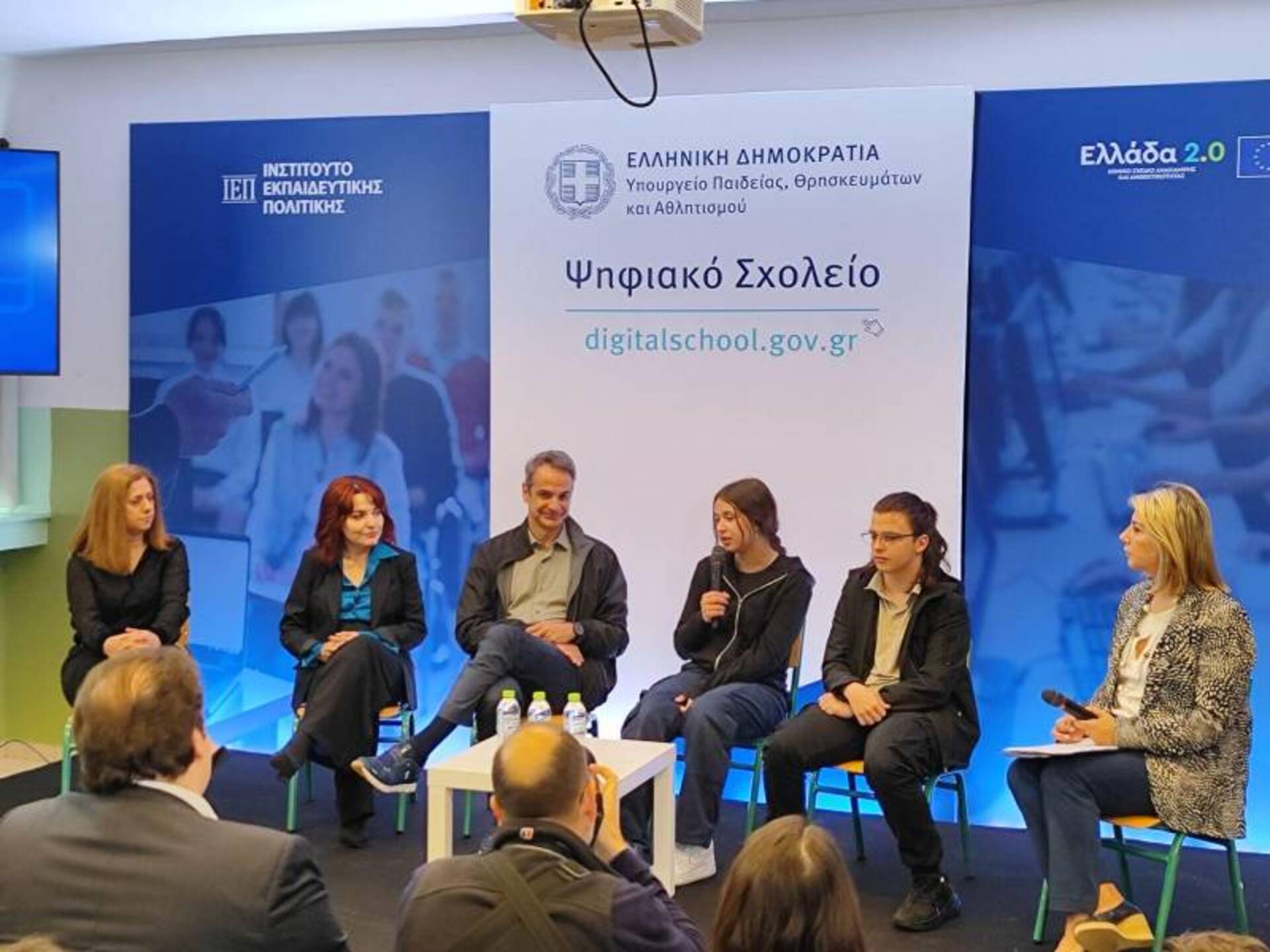 Μητσοτάκης και Πιερακάκης παρουσίασαν στα Ριζώματα το νέο ψηφιακό σχολείο