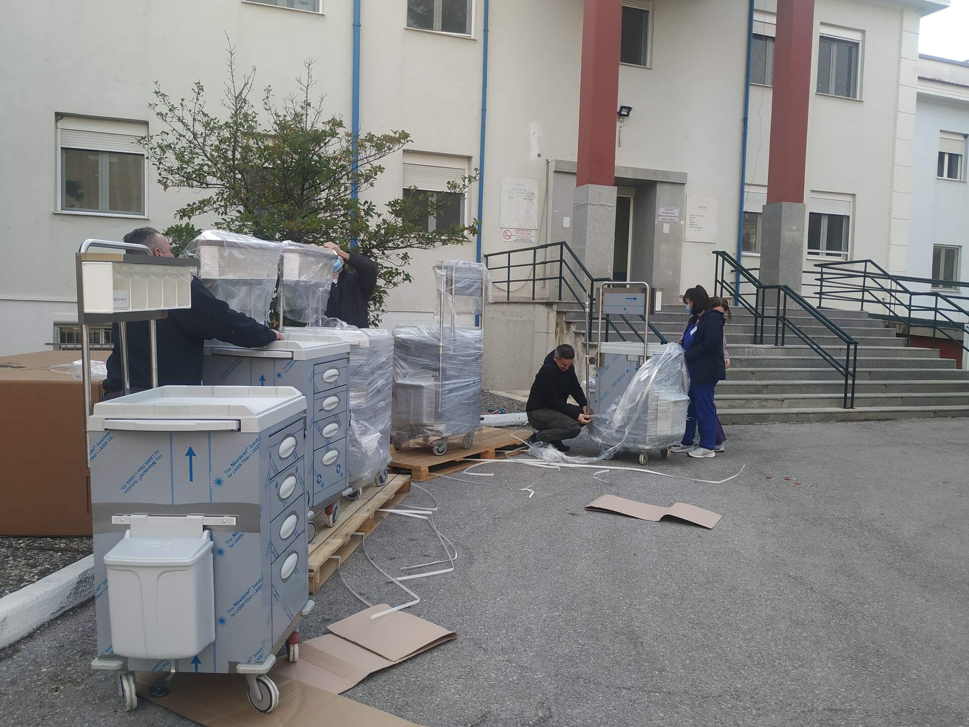 ΔΩΡΕΑ ΤΡΟΧΗΛΑΤΩΝ ΚΑΡΟΤΣΙΩΝ ΑΠΟ ΤΟ ΣΥΛΛΟΓΟ ΦΙΛΩΝ ΝΟΣΟΚΟΜΕΙΟΥ ΝΑΟΥΣΑΣ